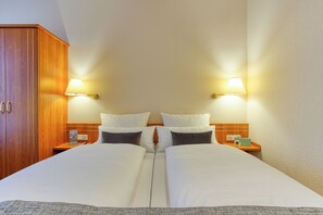 Cofres nos quartos, escrivaninha, quartos à prova de som