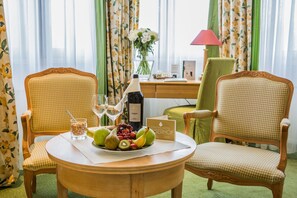 Suíte júnior, 1 quarto, vista para a cidade | Roupas de cama antialérgicas, edredons de pluma