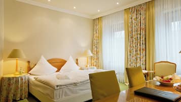 Quarto Duplo Superior | Roupa hipoalergénica, edredões de penas, minibar grátis