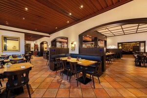 Café da manhã com buffet todos os dias mediante uma taxa