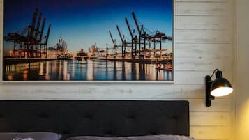 Apartamento (Bootshaus Deck 5) | Área de estar | TV de tela plana, tablet