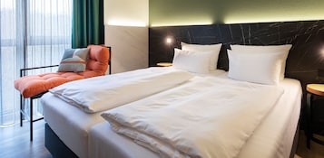 Quarto duplo superior | Roupas de cama antialérgicas, cofres nos quartos, escrivaninha