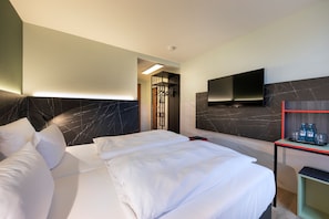 Quarto Twin Superior | Roupa hipoalergénica, cofre no quarto, secretária 