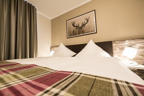 Cofre no quarto, secretária, quartos insonorizados, camas desdobráveis