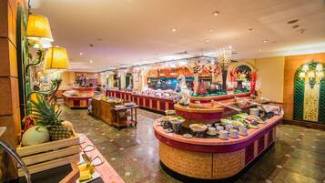 Pequeno-almoço tipo buffet diário (450 THB por pessoa)