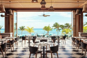 4 restaurantes: servem pequenos-almoços, almoços e jantares