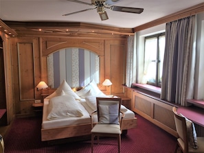 Quarto standard, 1 cama de casal, para não fumantes, vista para a cidade | Roupas de cama premium, frigobar, individualmente decorados