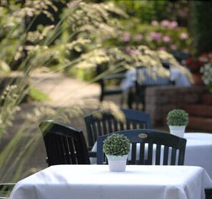 Café da manhã, almoço e jantar; culinária regional