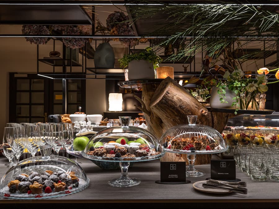 Pequeno-almoço tipo buffet diário (45.00 EUR por pessoa)