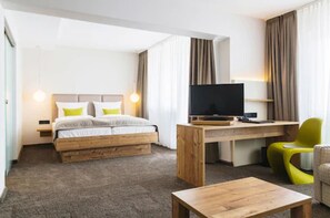 Quarto casal luxo | Cofres nos quartos, escrivaninha, quartos à prova de som