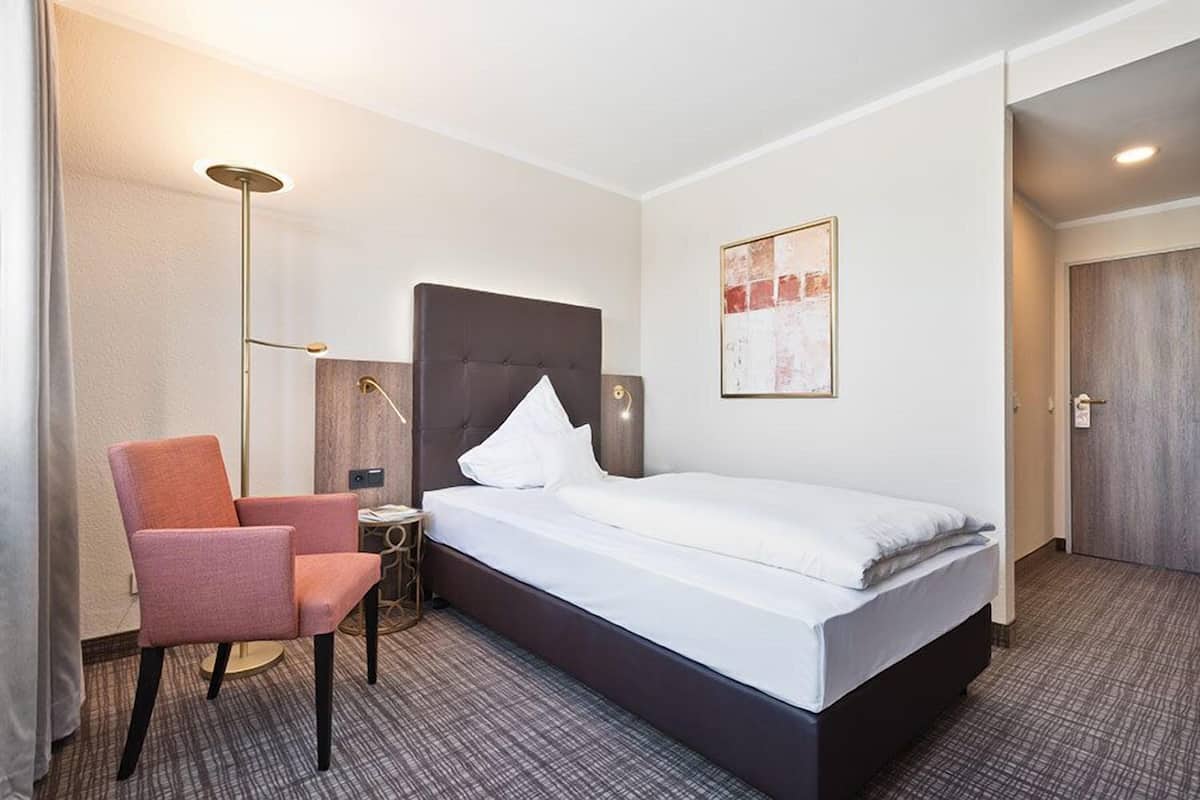 Quarto Individual | Roupa de alta qualidade, minibar, cofre no quarto, secretária 
