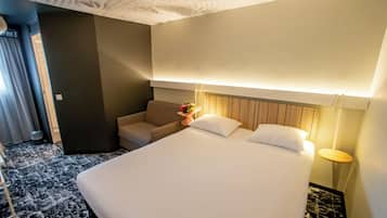 Quarto casal standard, várias camas | Roupas de cama premium, escrivaninha, quartos à prova de som