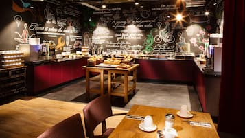 Café da manhã com buffet durante a semana (EUR 16 por pessoa)