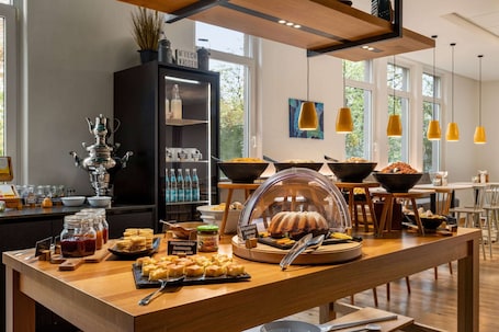 Pequeno-almoço tipo buffet diário (17 EUR por pessoa) . Vienna House Easy by Wyndham Amberg