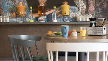 Café da manhã com buffet todos os dias mediante uma taxa