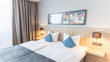 Roupas de cama antialérgicas, frigobar, escrivaninha