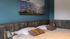 Quarto luxo | Escrivaninha, camas extras/dobráveis (sobretaxa), Wi-Fi de cortesia