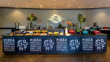 Pequeno-almoço tipo buffet diário (63 BRL por pessoa)