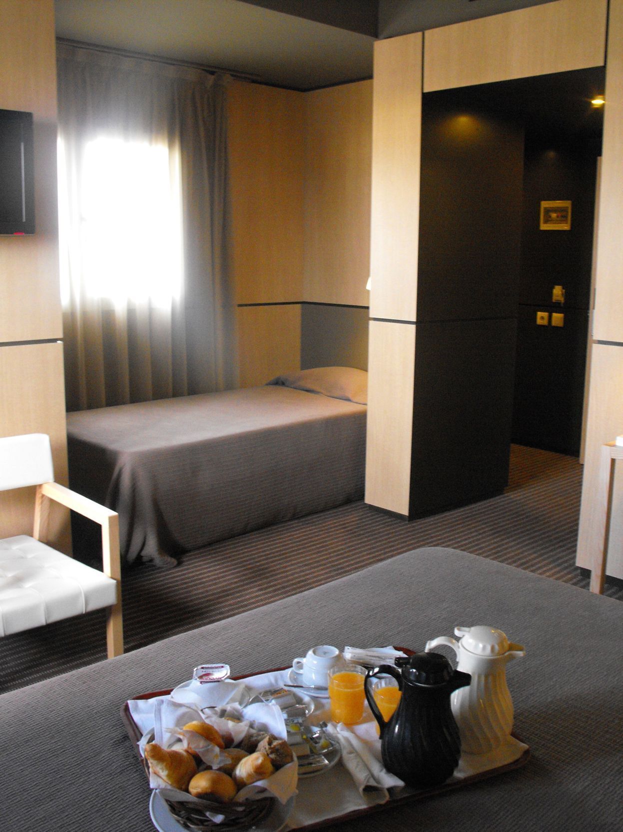 Minibar, cofre no quarto, secretária, cortinas/cortinados opacos 