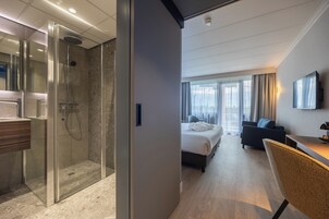 Quarto Duplo Comfort, varanda | Secretária, ferro/tábua de engomar, Wi-fi grátis 