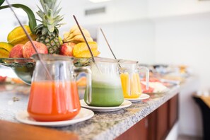 Pequenos-almoços, almoços, jantares servidos, cozinha brasileira 