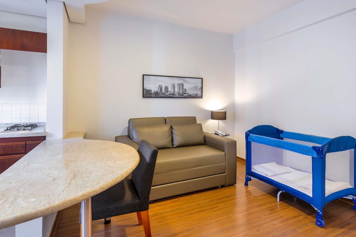 Apartamento família, 1 cama de casal, cozinha | Frigobar, cofres nos quartos, escrivaninha