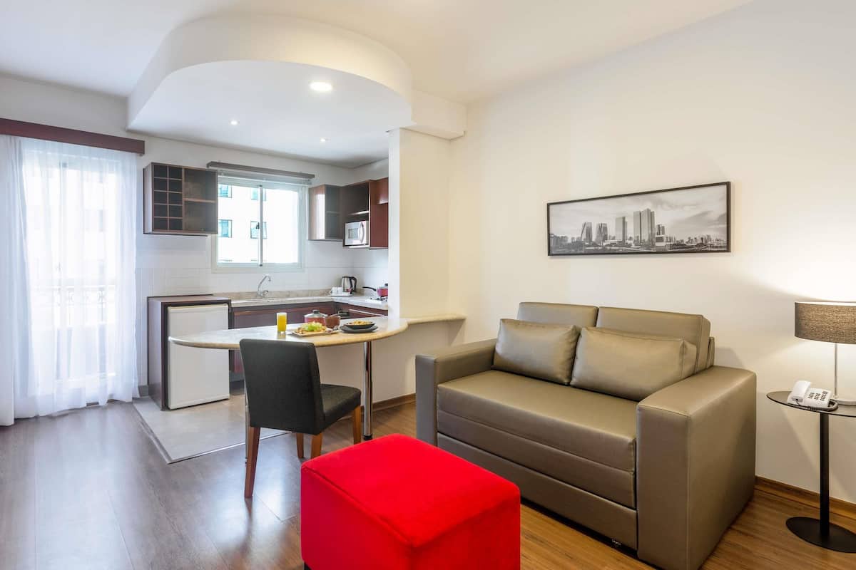 Apartamento família, 1 cama de casal, cozinha | Frigobar, cofres nos quartos, escrivaninha