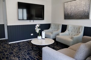 Quarto luxo | Área de estar | TV