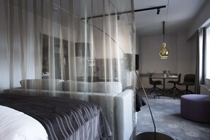 Quarto Superior, 1 cama queen-size | Edredões de penas, cofre no quarto, ferro/tábua de engomar 