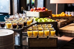 Café da manhã com buffet todos os dias mediante uma taxa