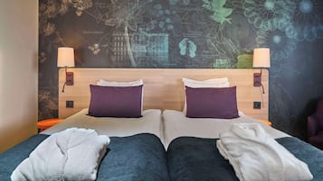 Quarto Twin Superior | Secretária, cortinas/cortinados opacos, ferro/tábua de engomar