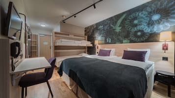 Quarto Familiar | Secretária, quartos insonorizados, ferro/tábua de engomar, Wi-fi grátis
