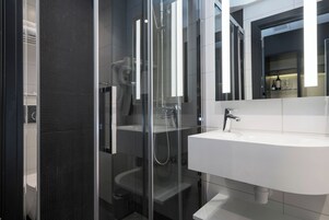 Um polibã, artigos de higiene pessoal grátis, um secador de cabelo 