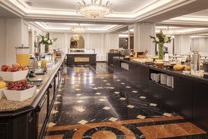 Café da manhã com buffet todos os dias mediante uma taxa