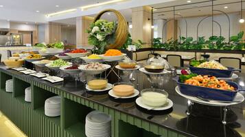 4 restaurantes, café da manhã, culinária internacional