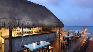 9 restaurantes, pequenos-almoços servidos, cozinha internacional