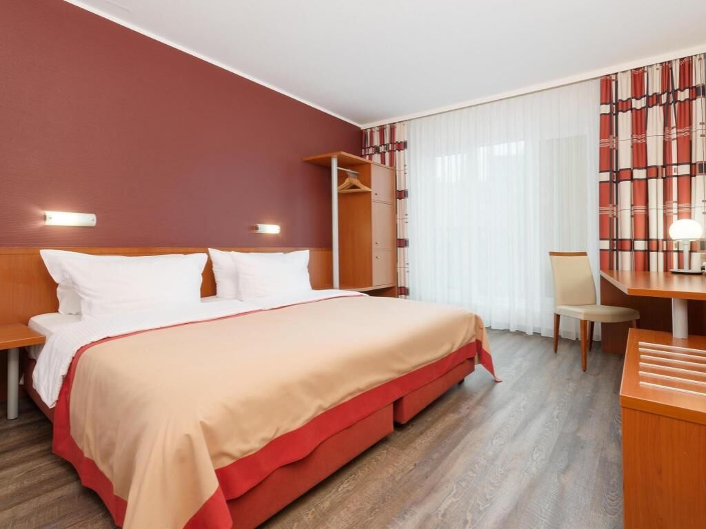 Roupa hipoalergénica, secretária, cortinas/cortinados opacos 