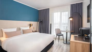 Quarto premium | Roupas de cama antialérgicas, cofres nos quartos, escrivaninha