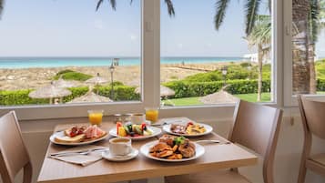 2 restaurantes, café da manhã, culinária internacional