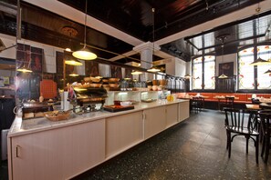 Pequeno-almoço tipo buffet diário incluído 