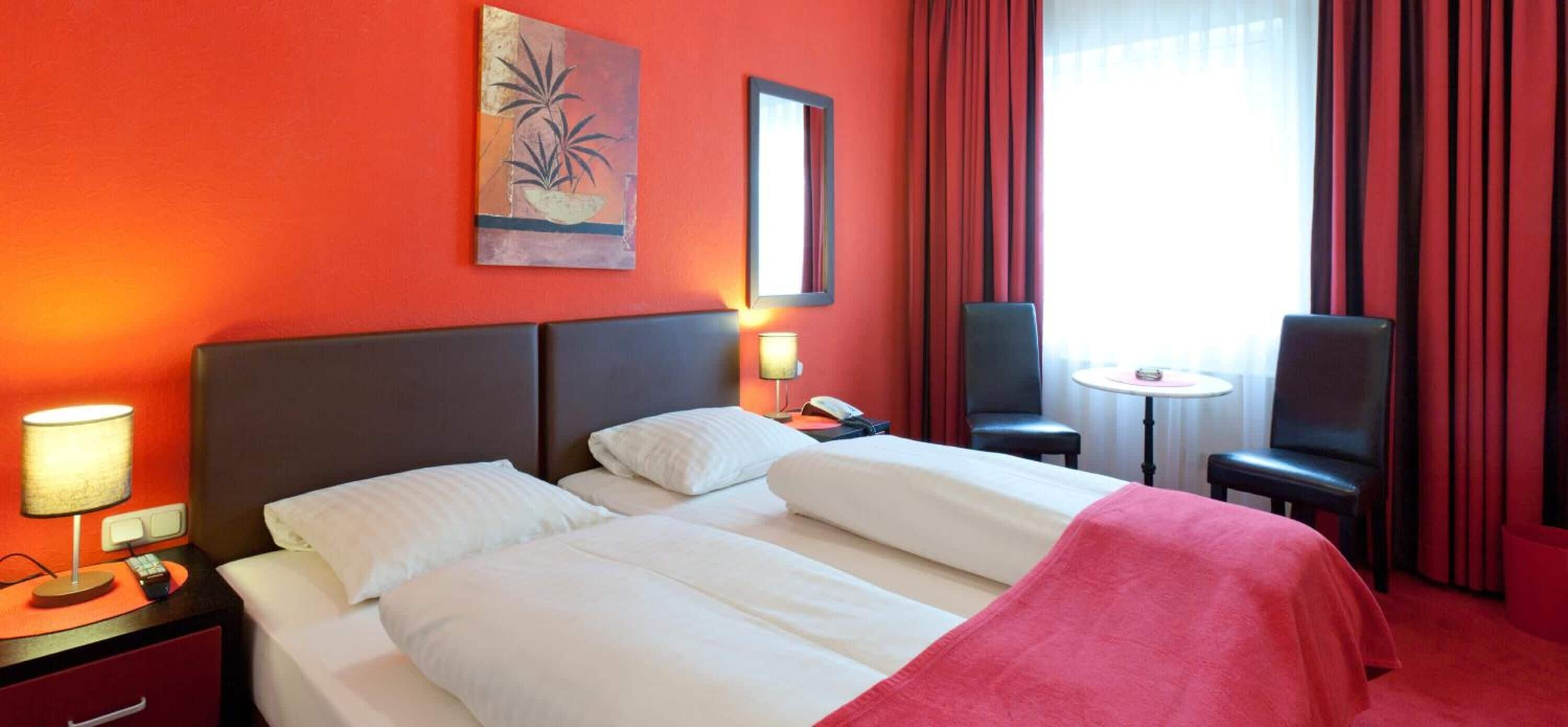 Cofre no quarto, secretária, quartos insonorizados 