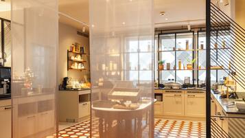 Pequeno-almoço tipo buffet diário (20 EUR por pessoa)