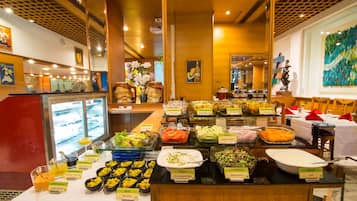 Pequeno-almoço tipo buffet diário (750 INR por pessoa)
