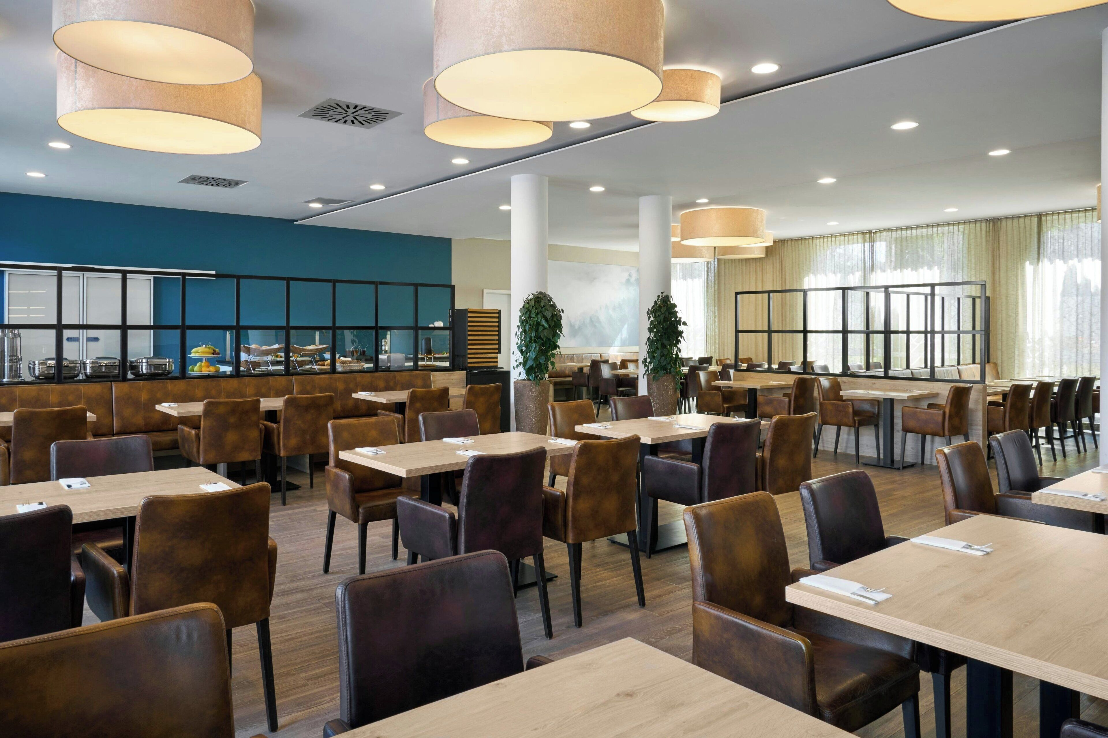 Café da manhã com buffet diário (EUR 18 por pessoa) 