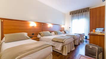 Quarto quádruplo | Camas com colchões pillow-top, frigobar, cofres nos quartos