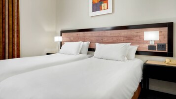 Suite Standard, 2 camas individuais | 1 quarto, cofre com capacidade para portátil, secretária 