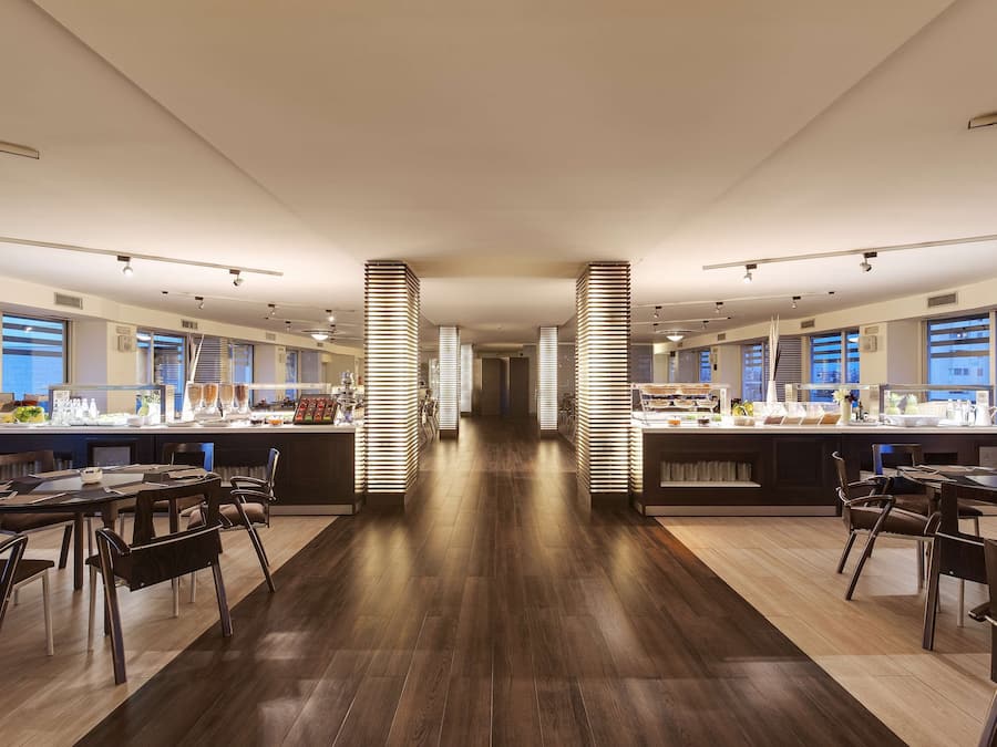 2 restaurantes, pequenos-almoços servidos