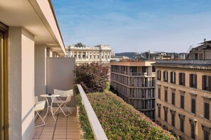 Suite, 1 quarto, terraço | Roupa hipoalergénica, minibar com produtos grátis, cofre no quarto 