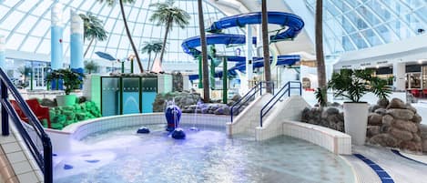 3 piscinas interiores, piscina exterior