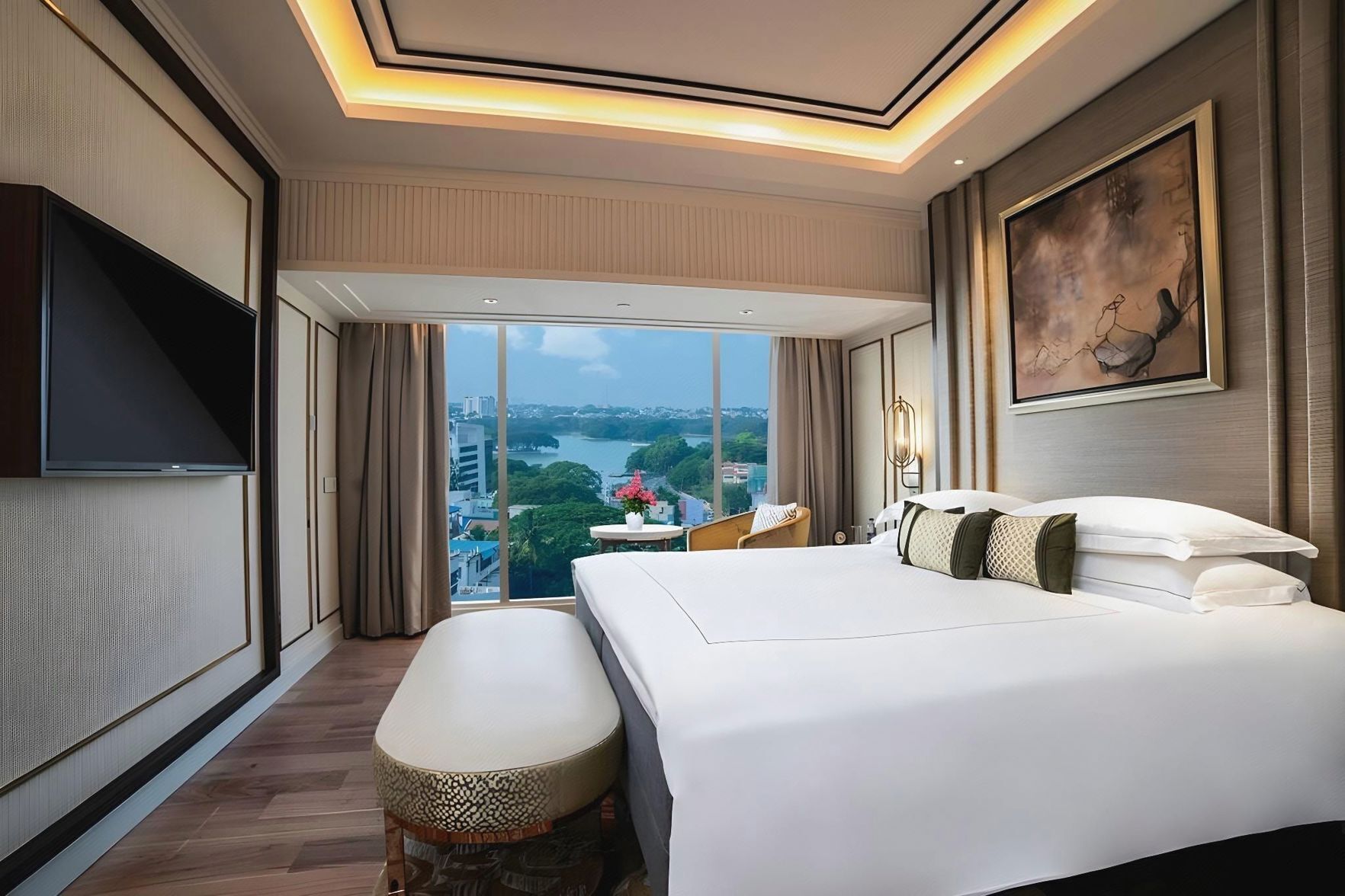 Roupa de alta qualidade, minibar, cofre com capacidade para portátil 